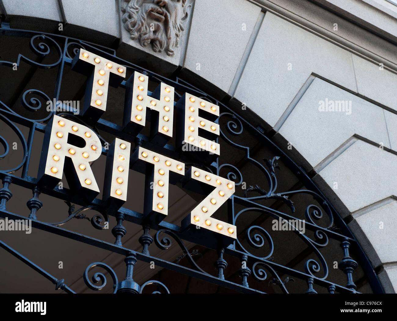Ritz hotel london hi-res stock photography and images - Alamy