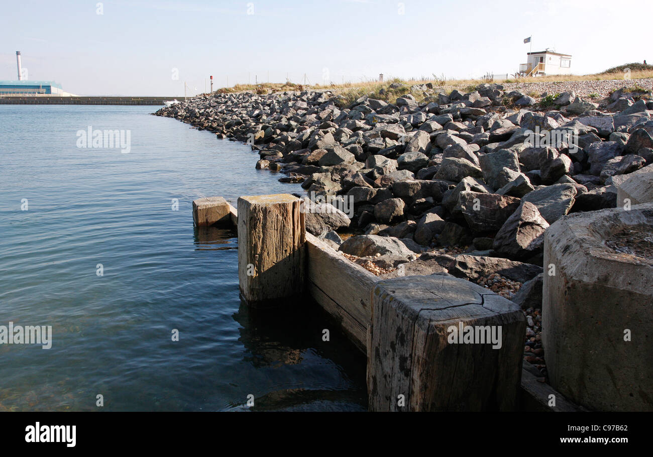 Sea defence boulders hi-res stock photography and images - Alamy
