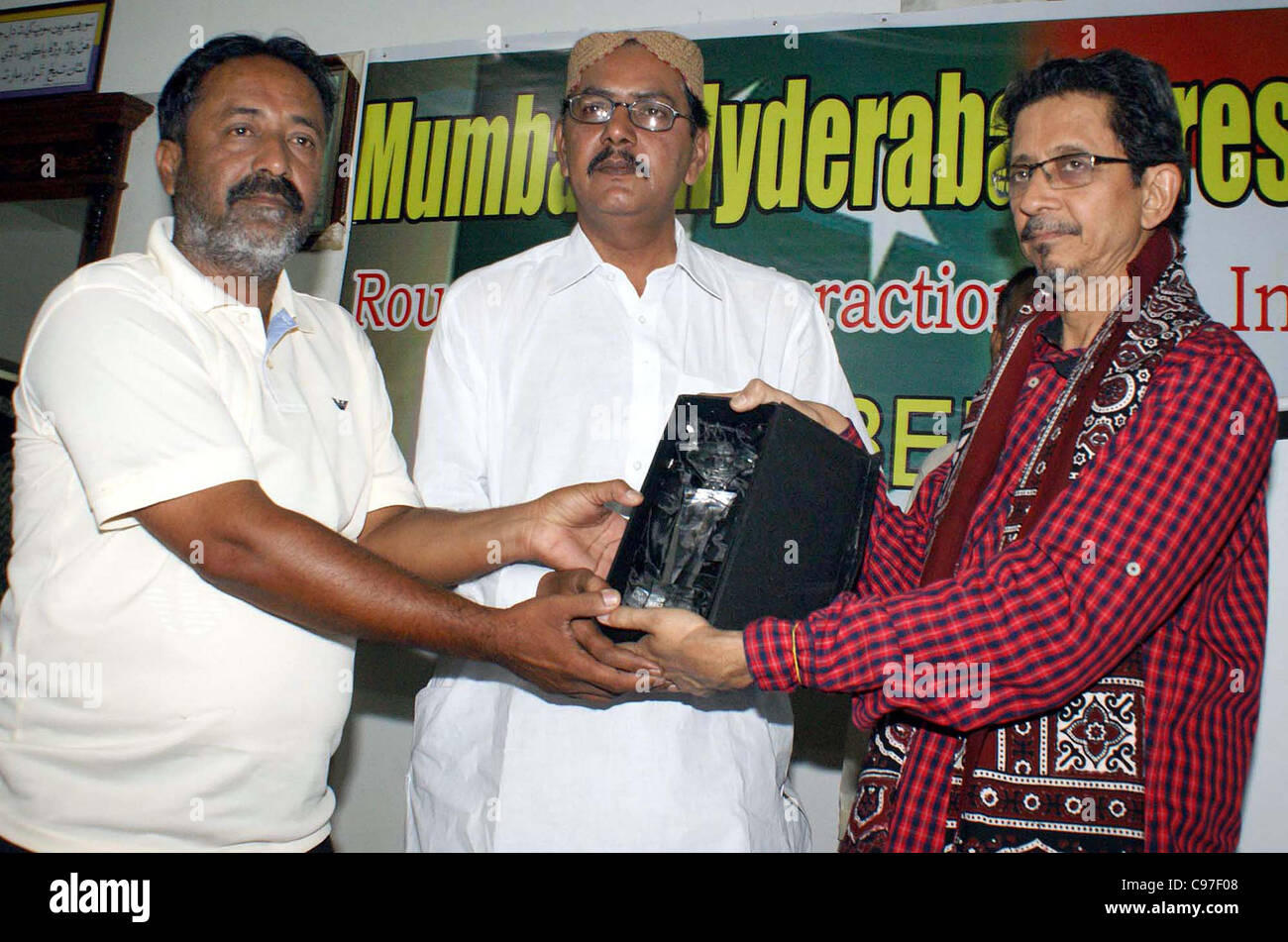 Prakash akolkar presents shield hi-res stock photography and images - Alamy