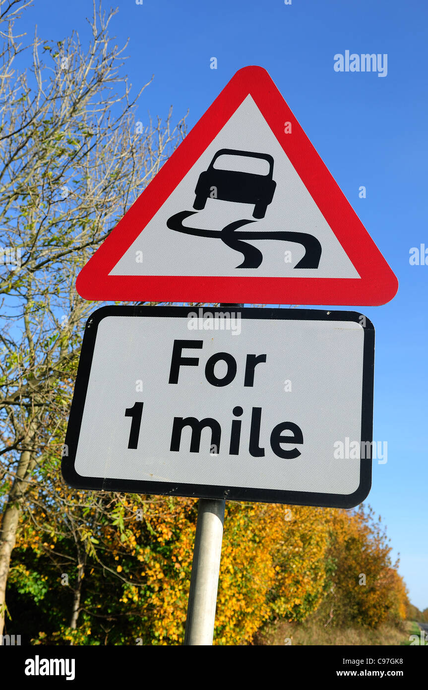 Slippery road uk sign hi-res stock photography and images - Alamy