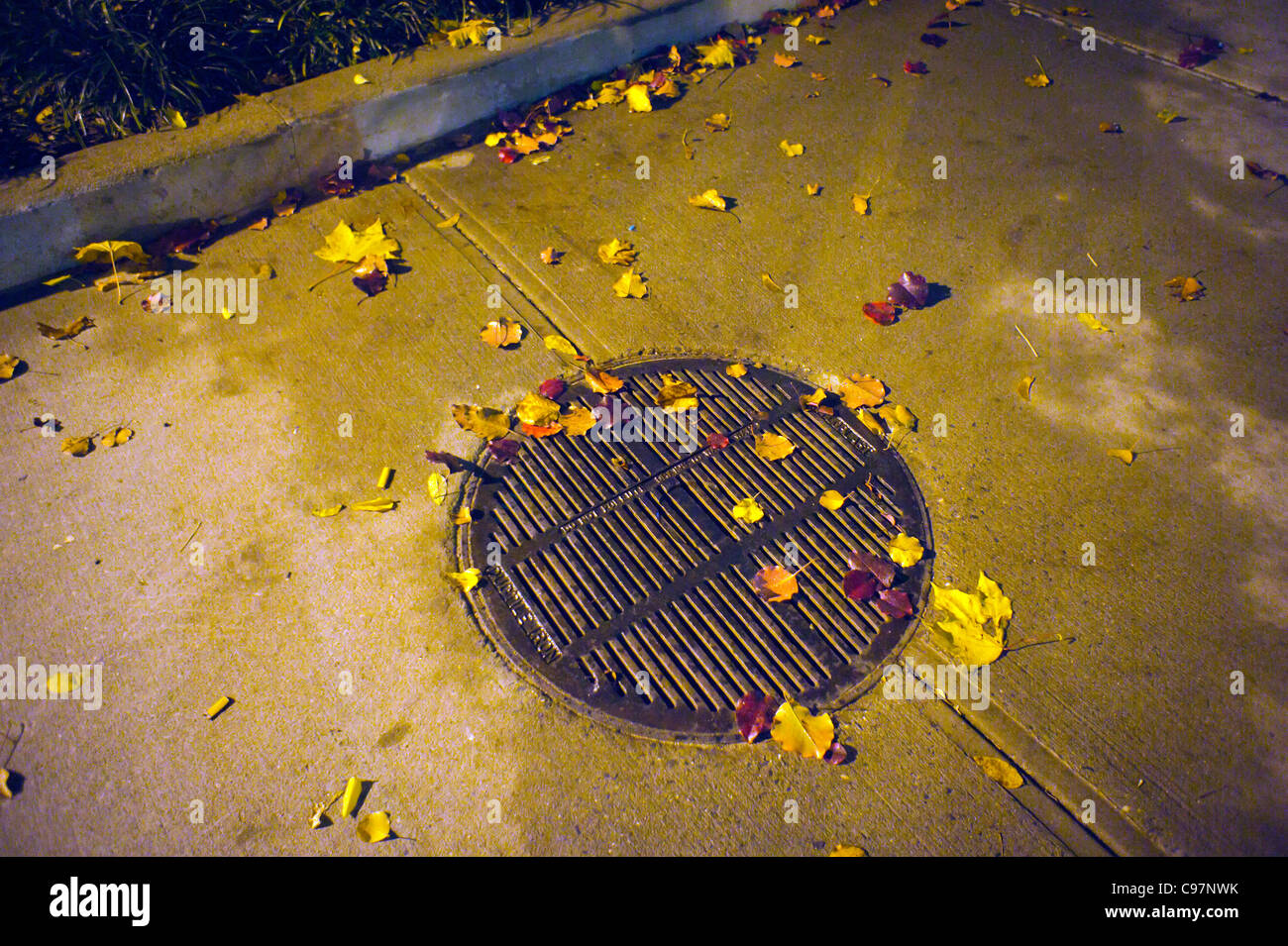 New york city manhole drain hi-res stock photography and images - Alamy