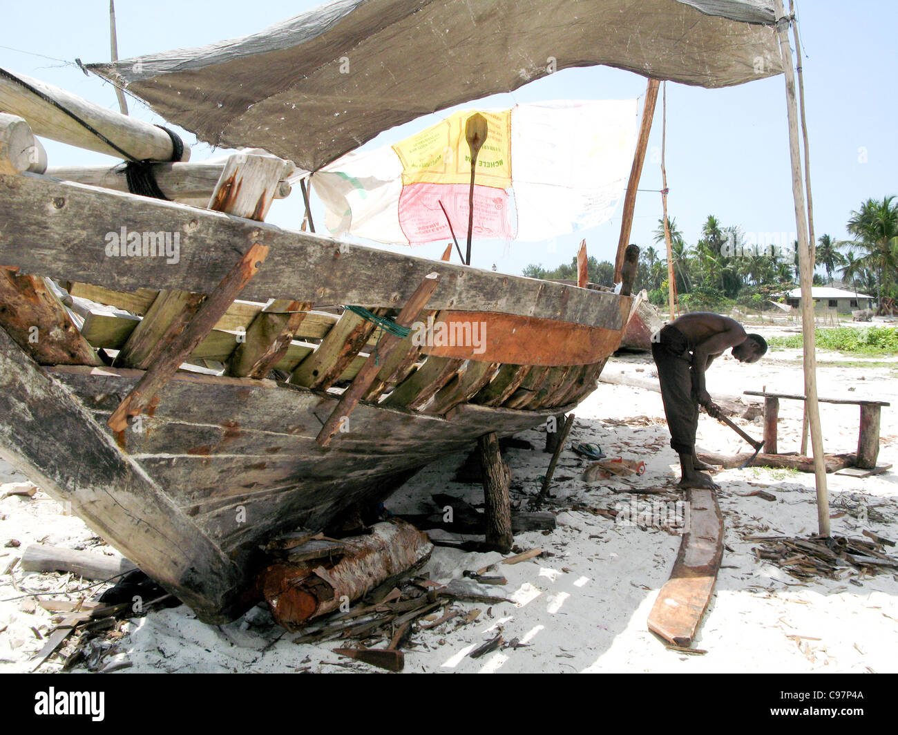 Traditional building man dhow hi-res stock photography and images - Alamy