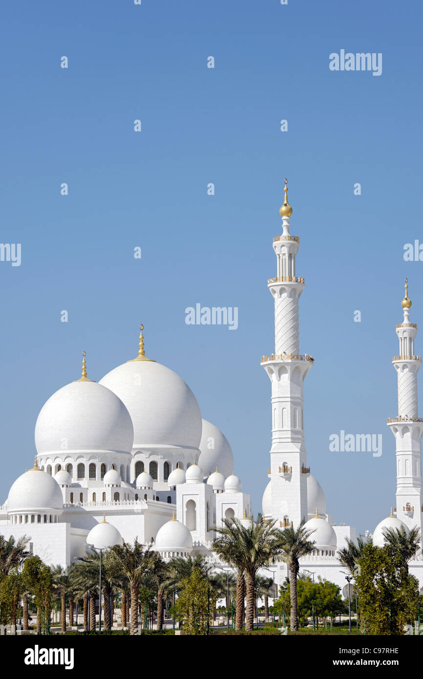 Exterior view, Sheikh Zayed Grand Mosque, the third biggest mosque in ...