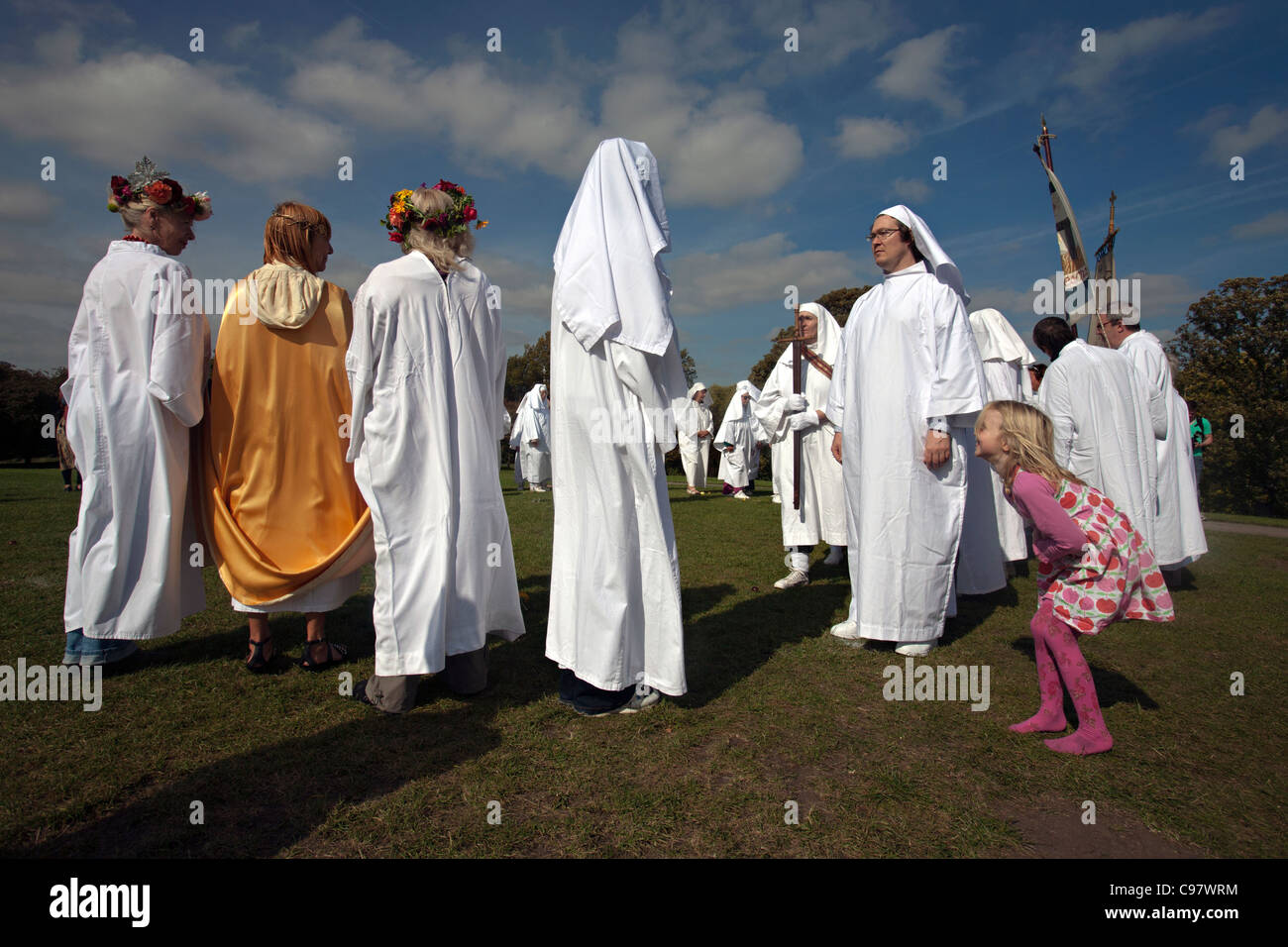Druids ceremony hi-res stock photography and images - Alamy