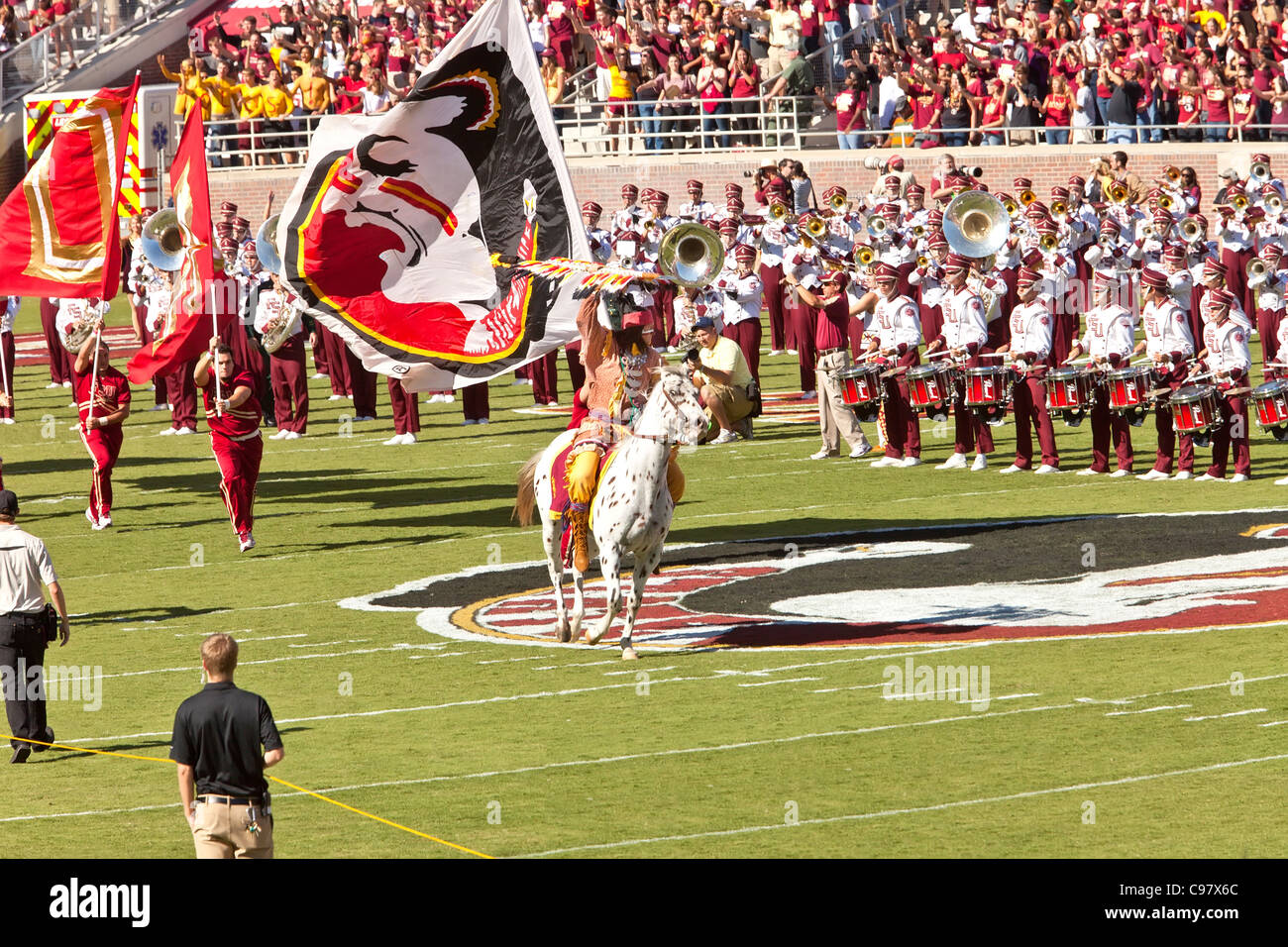 Seminoles football cheerleaders hi-res stock photography and images - Alamy