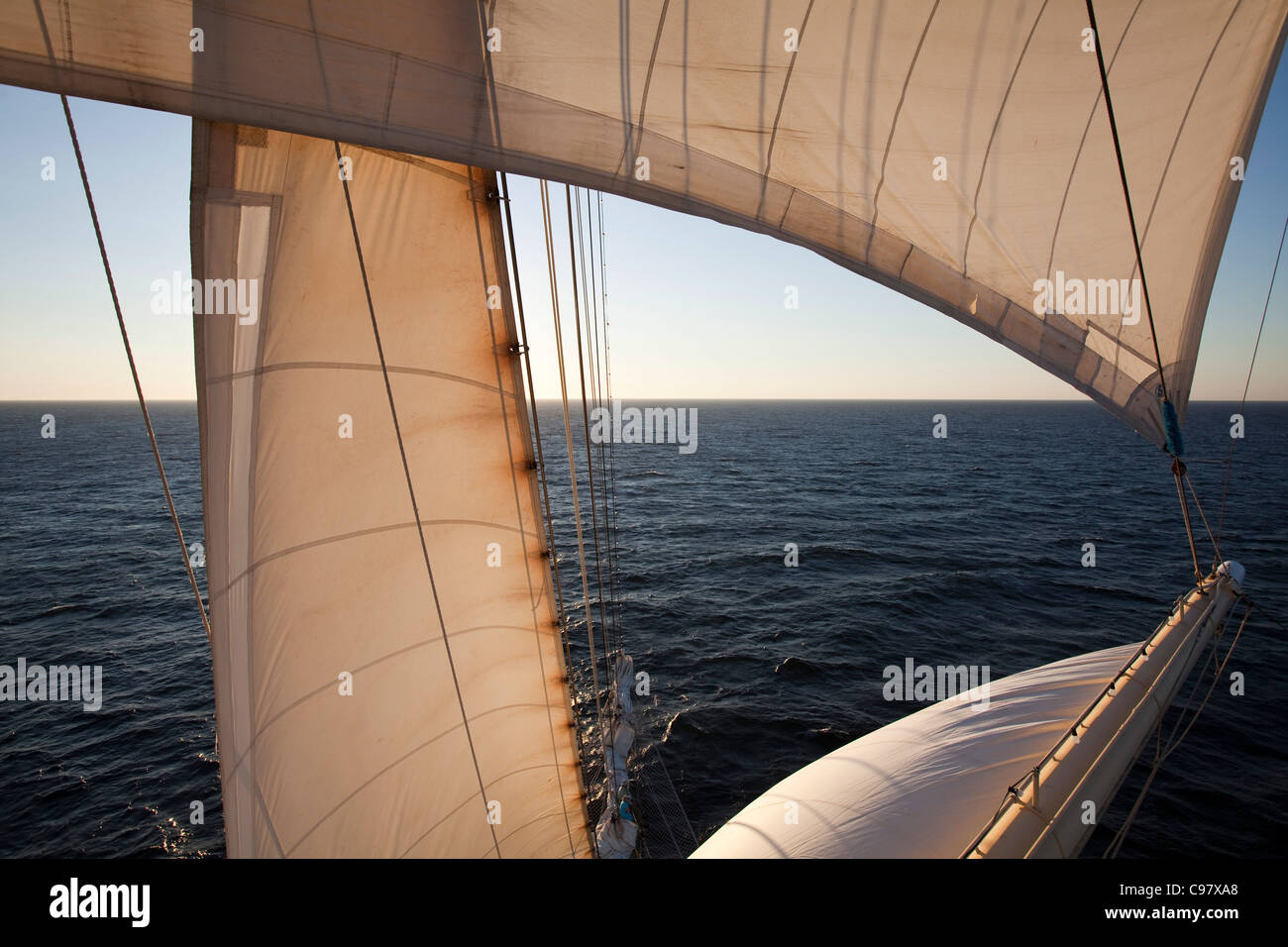 Sailing to america hi-res stock photography and images - Alamy