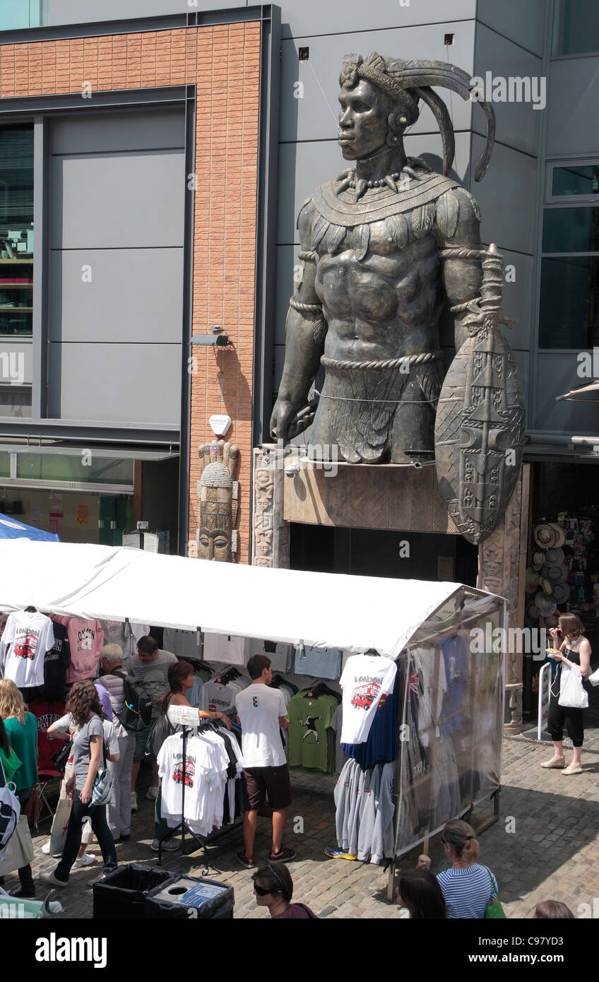 Impressive statue hi-res stock photography and images - Alamy