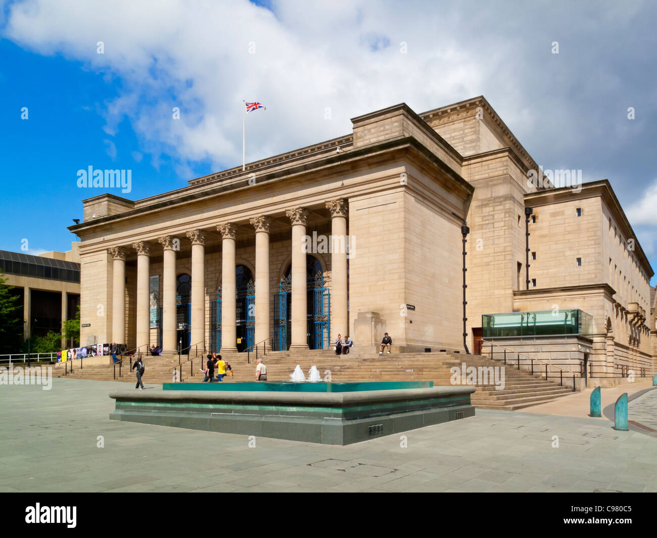 City hall in sheffield hi-res stock photography and images - Alamy