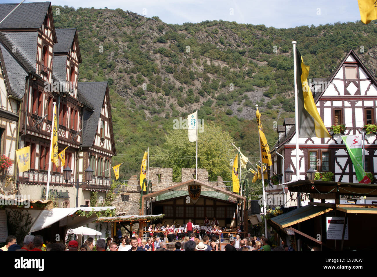 The market square at the Oberwesel Weinmarkt, wine fair, Mittelrhein ...