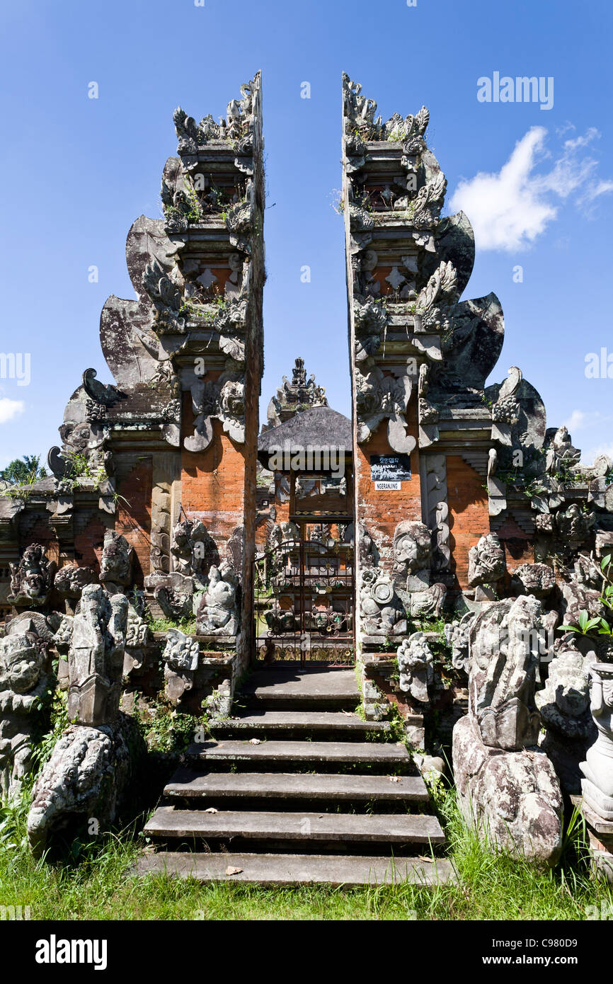 Traditional entrance to a Balinese Hindu Temple, Ubud, Bali, Indonesia ...