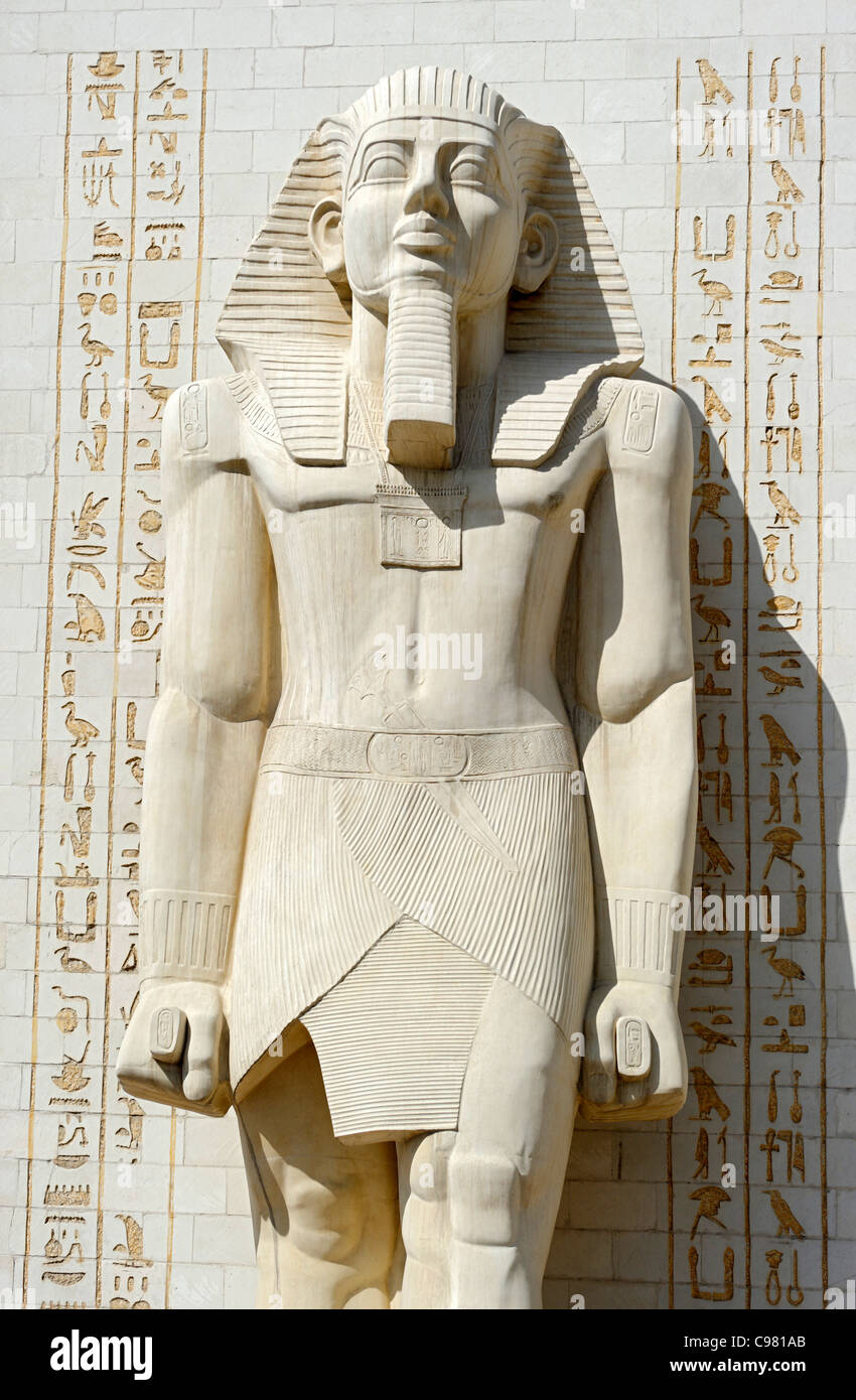 Raffles hotel dubai hi-res stock photography and images - Alamy