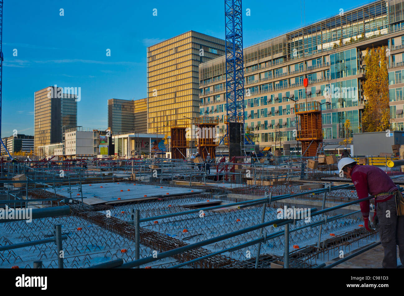 Construction worker paris hi-res stock photography and images - Alamy