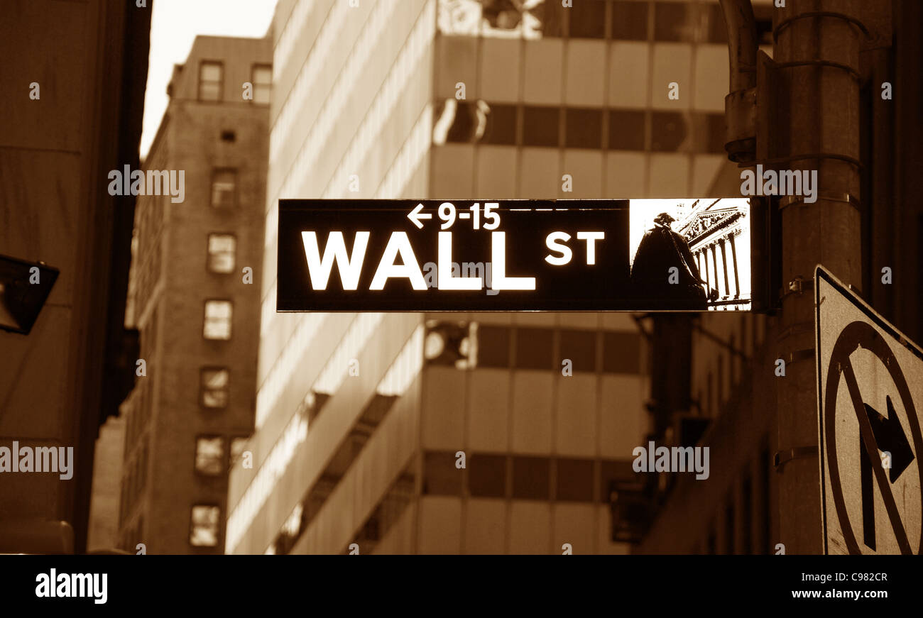 Money wall street hi-res stock photography and images - Alamy