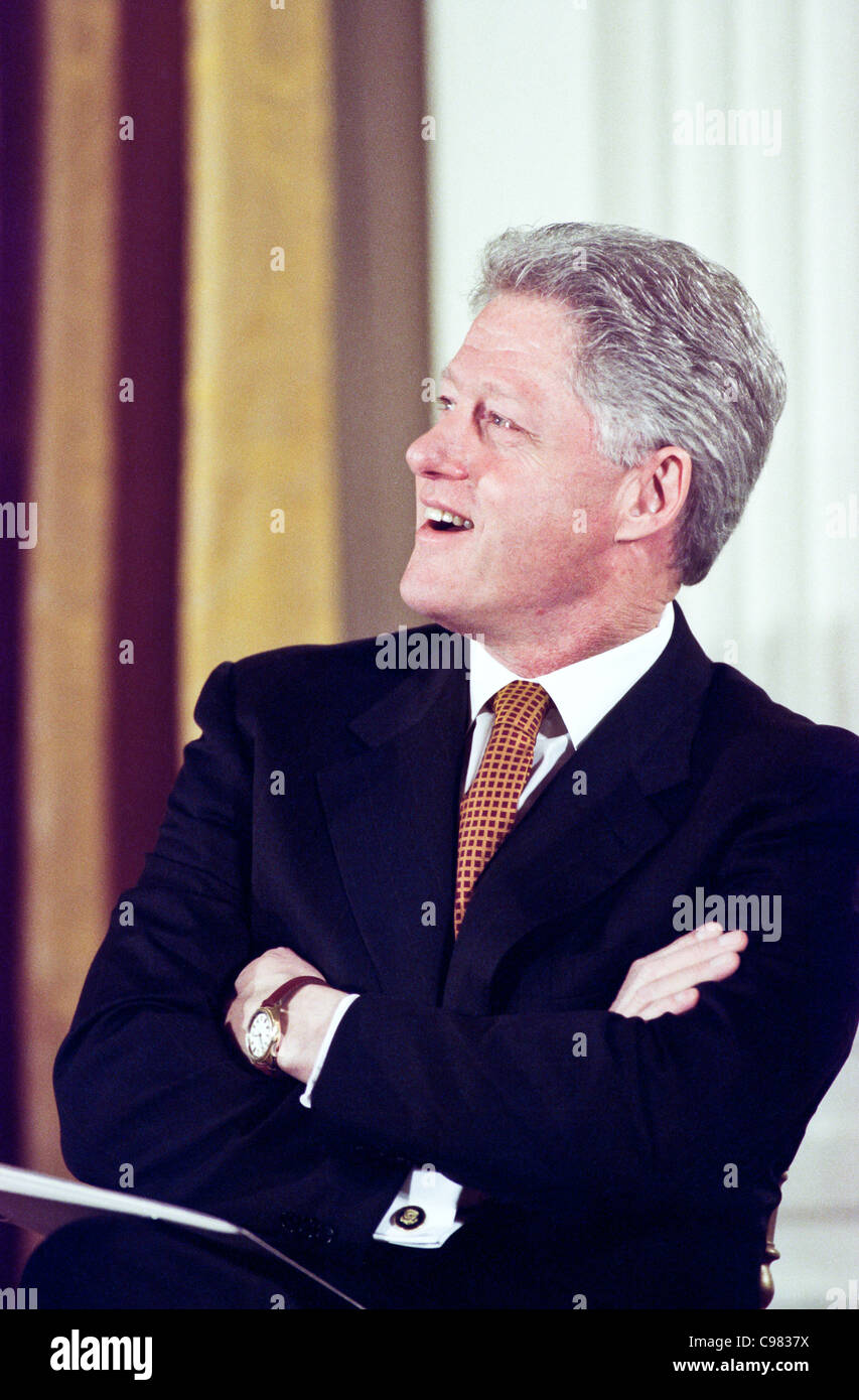 Us president bill clinton laughs hi-res stock photography and images ...