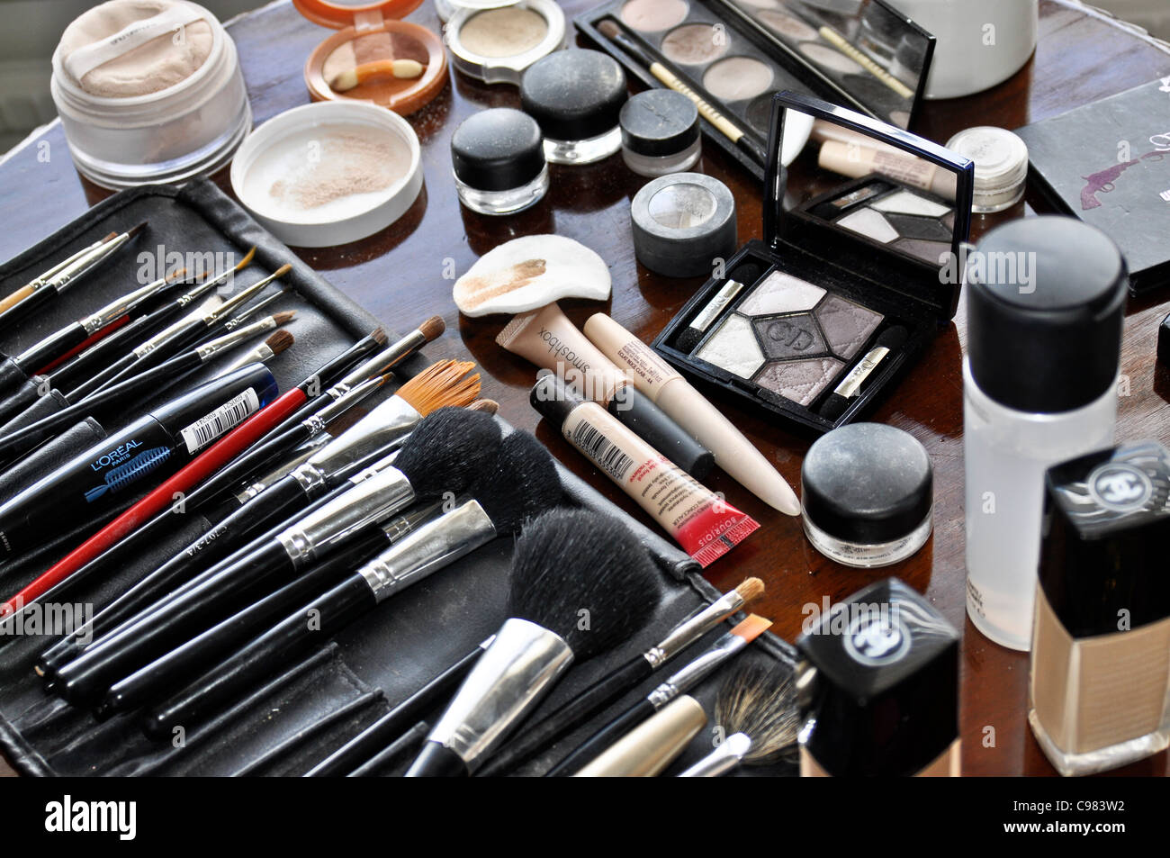 A table of make-up Stock Photo - Alamy