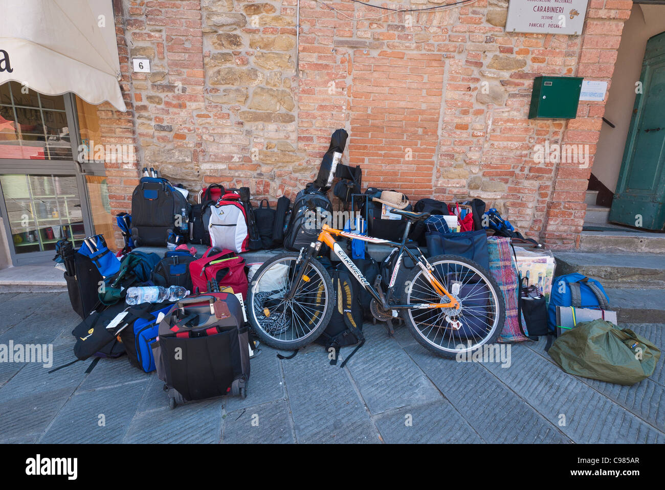 Pile of luggage hi-res stock photography and images - Alamy