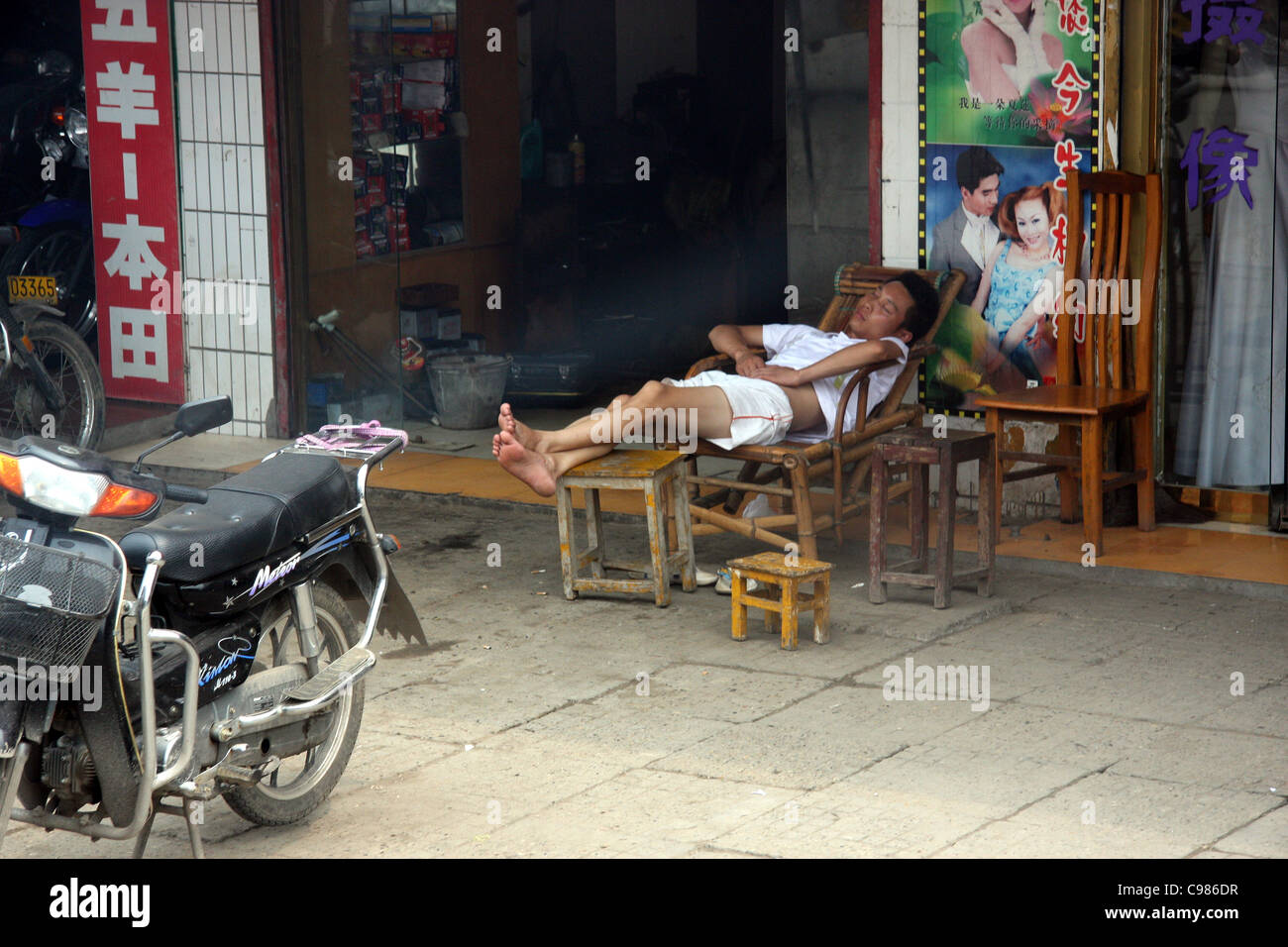 Kicking back hi-res stock photography and images - Alamy