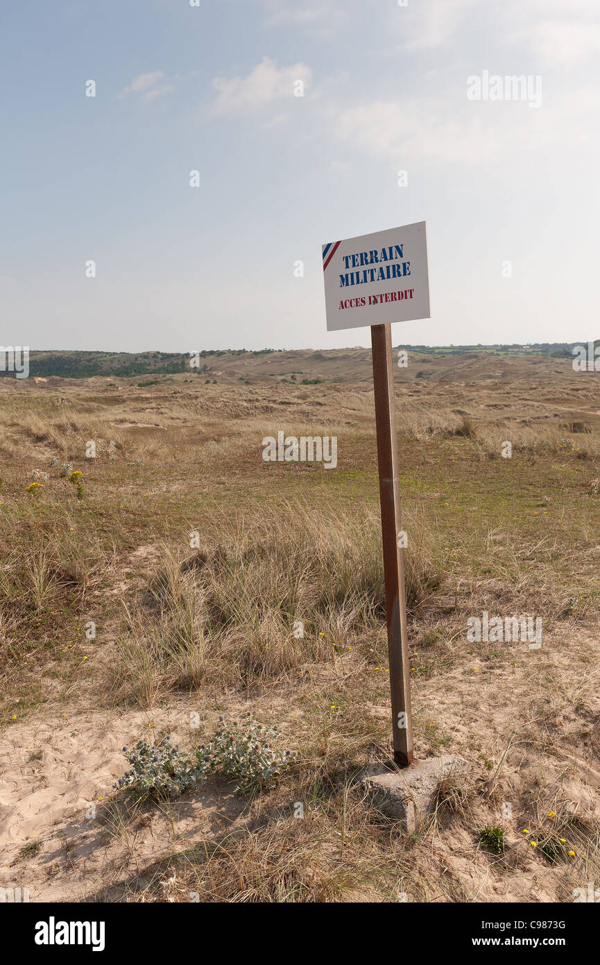 Land mine warning sign hi-res stock photography and images - Alamy