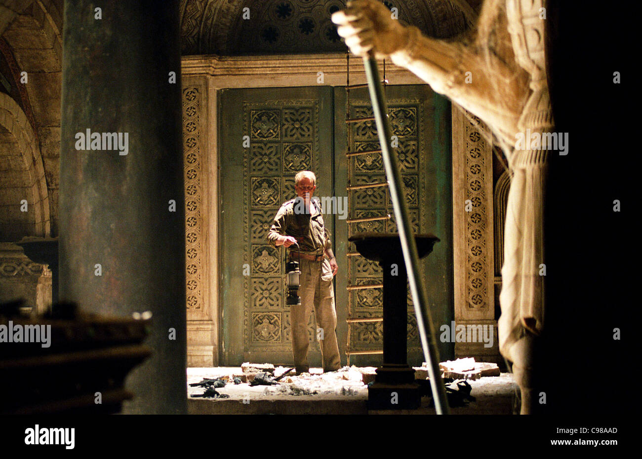 Exorcist : The Beginning Année : 2004 - USA Stellan Skarsgård Director ...