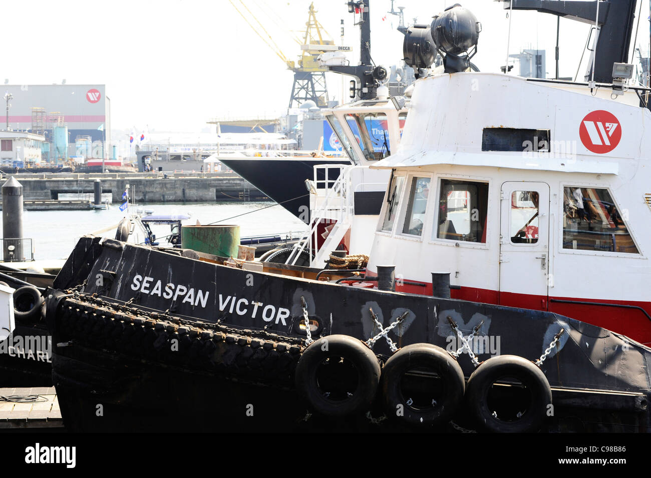 Seaspan Victor tug boat in Vancouver Stock Photo - Alamy