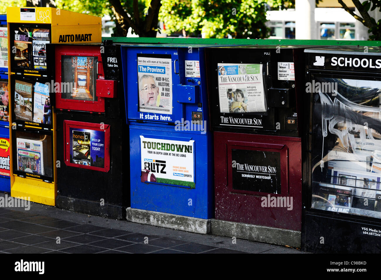 Newspaper vending machines hi-res stock photography and images - Alamy
