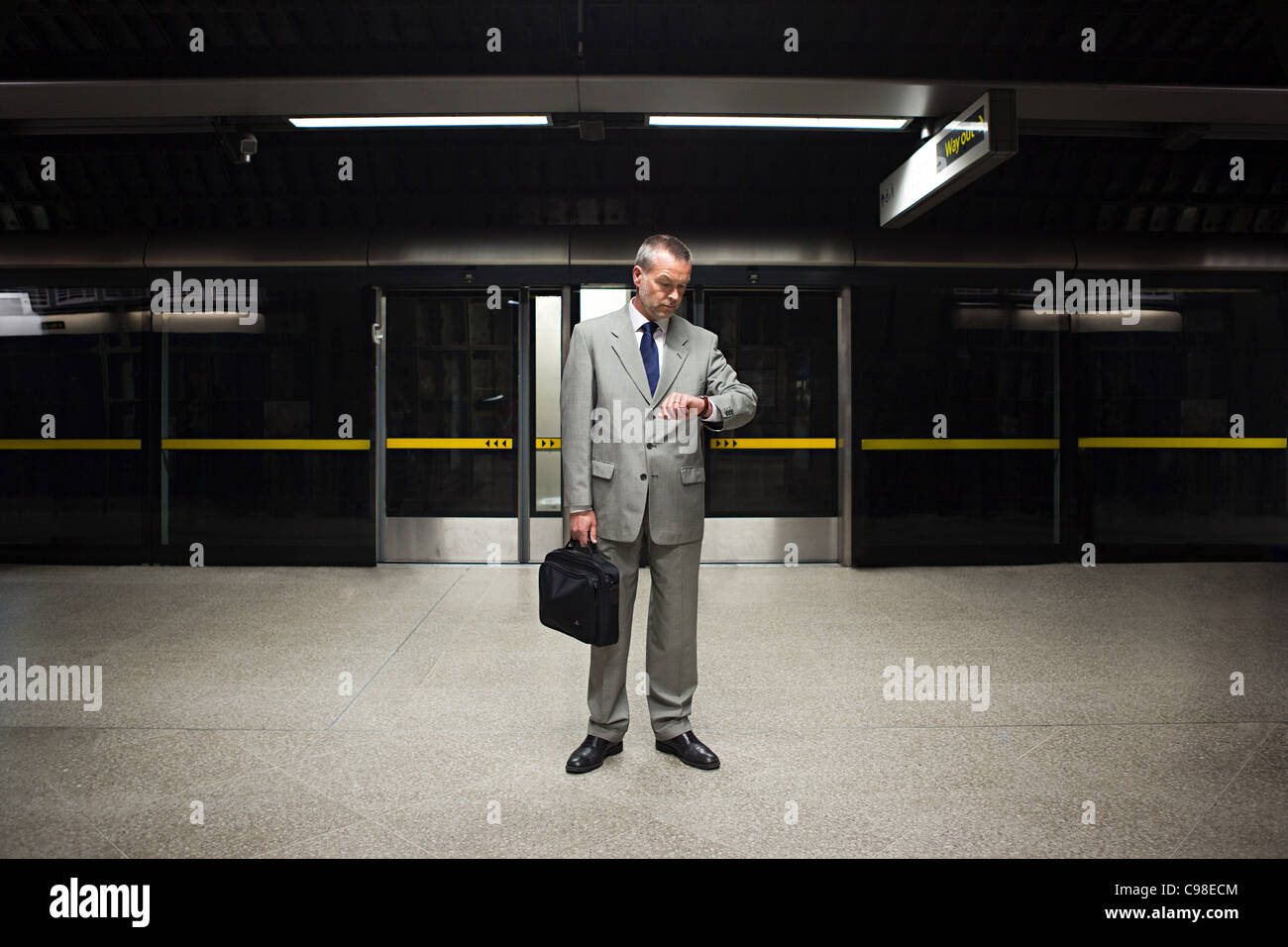 Platform waiting time hi-res stock photography and images - Alamy