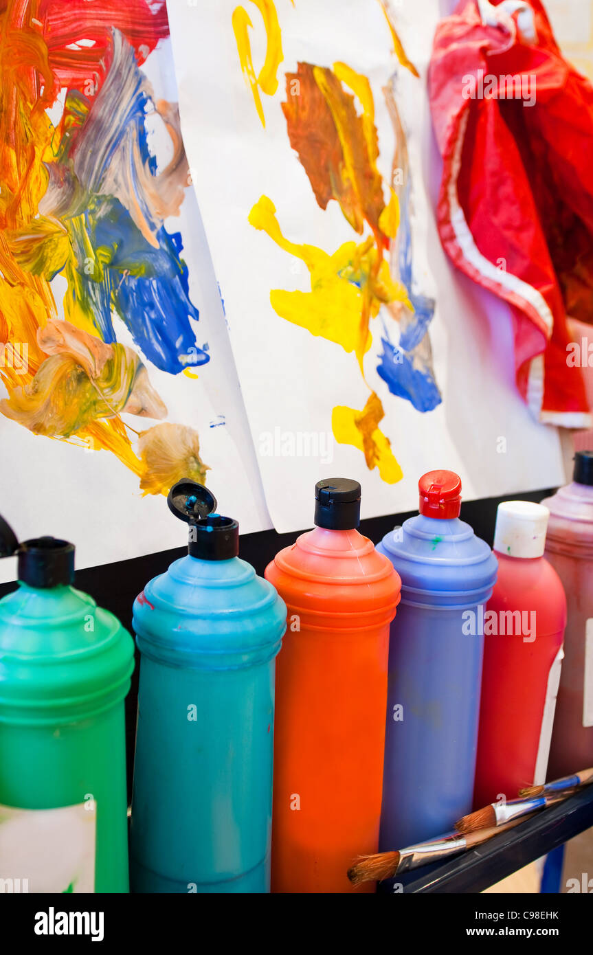 Childrens art class education hi-res stock photography and images - Alamy