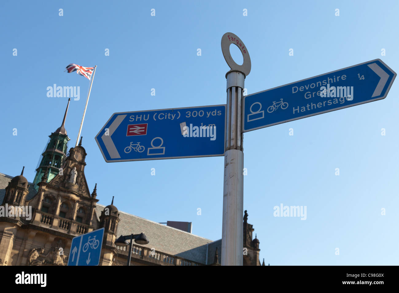 Sheffield city hall sign hi-res stock photography and images - Alamy