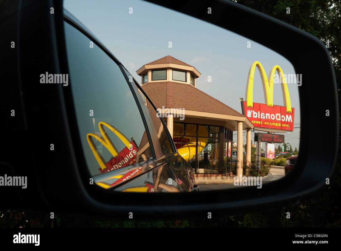 Mcdonalds Fast Food Restaurant Stock Photos & Mcdonalds Fast Food ...