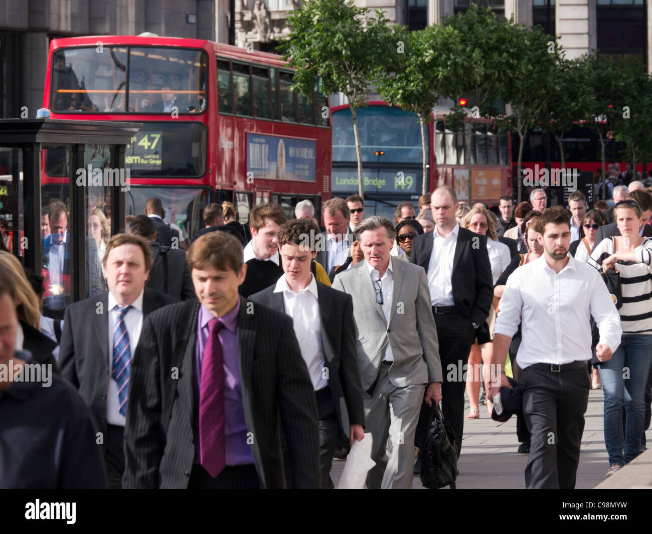 Women walking to work city hi-res stock photography and images - Alamy