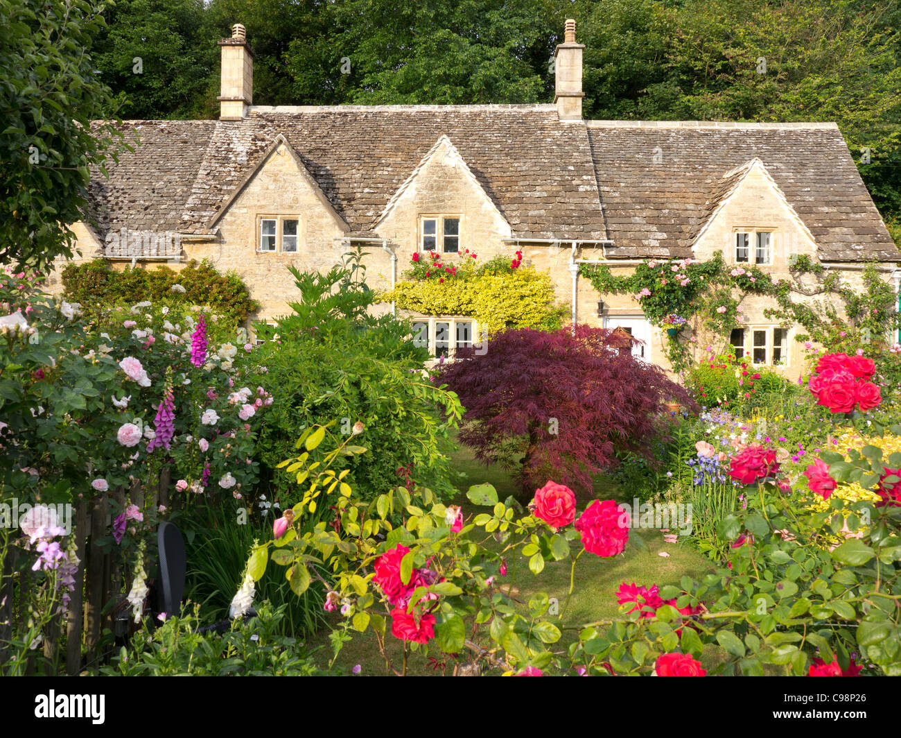 English cottage hi-res stock photography and images - Alamy