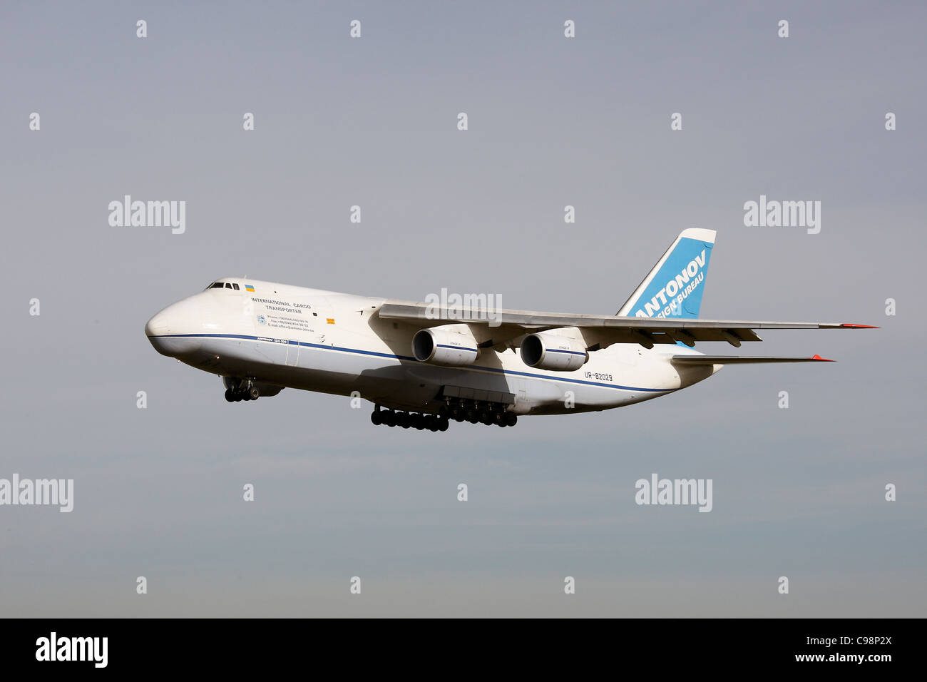Antonov An-124-100 Russian cargo plane Stock Photo - Alamy