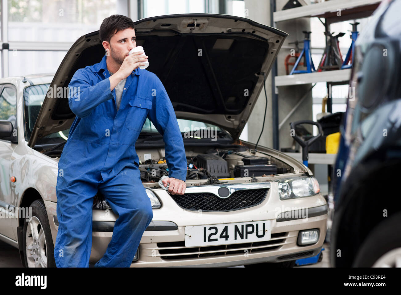 Mechanic career hi-res stock photography and images - Alamy