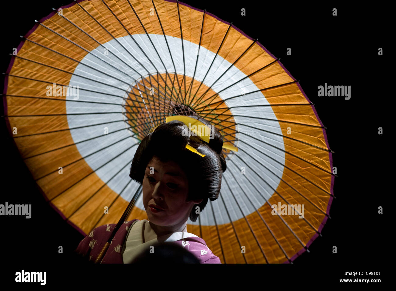 Geisha japan foreigner hi-res stock photography and images - Alamy