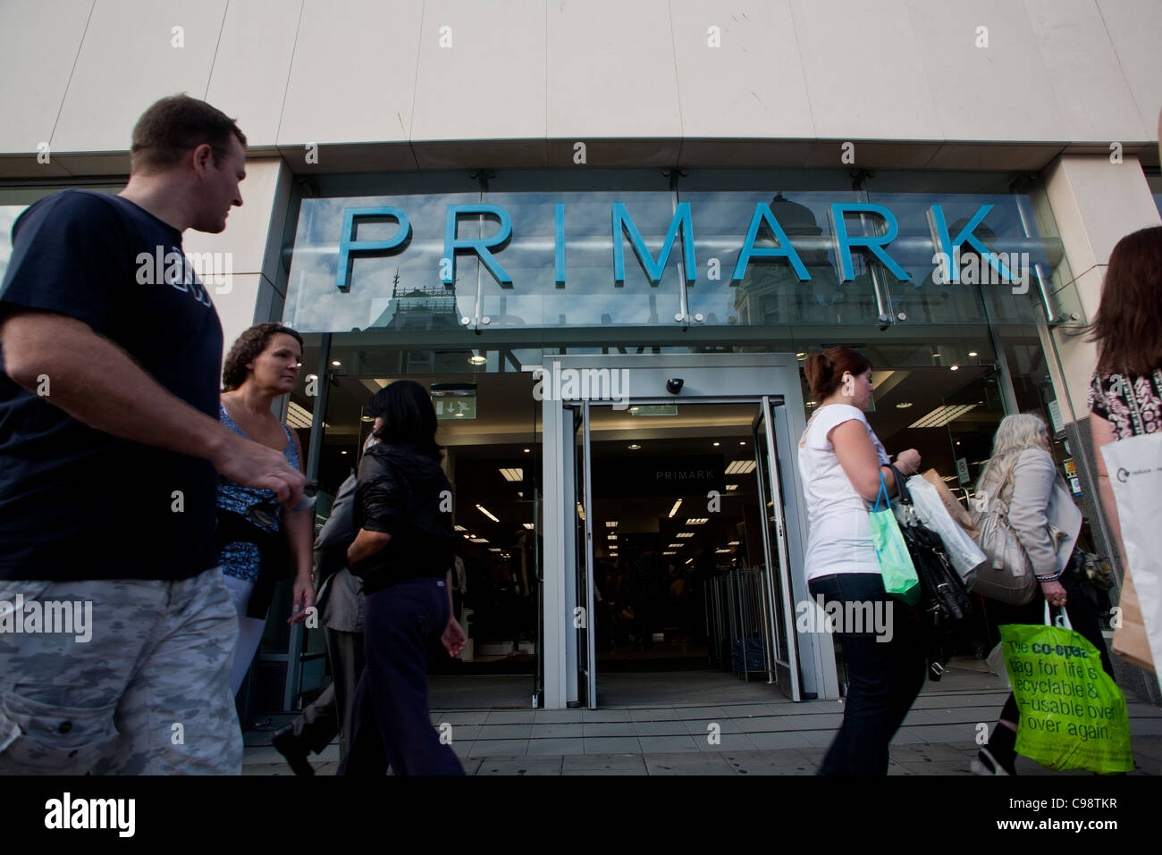 Primark logo hi-res stock photography and images - Alamy