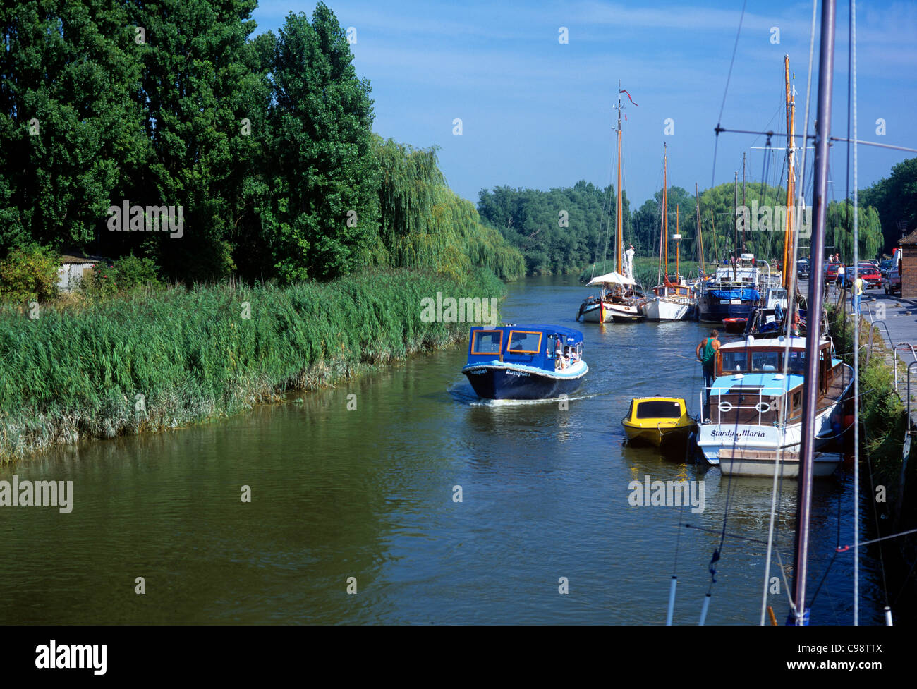Boating scene on the River Stour at Sandwich Stock Photo - Alamy