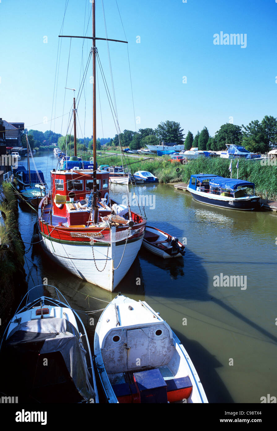 Boats on the River Stour at Sandwich Stock Photo - Alamy