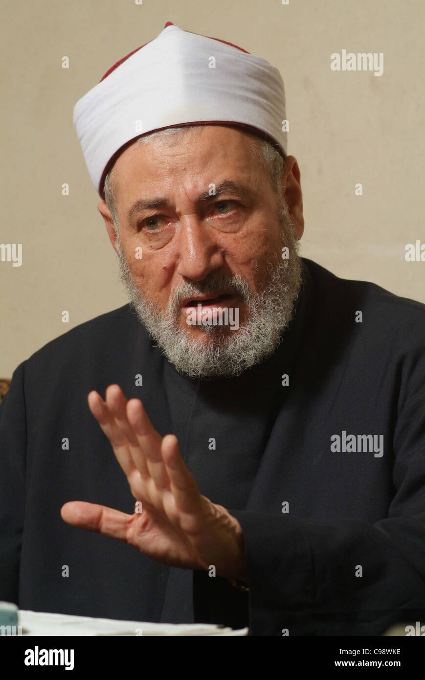 The head of the Mosque of Al Azhar, Sheikh Id Abdul Hamid Abdul Yussuf ...