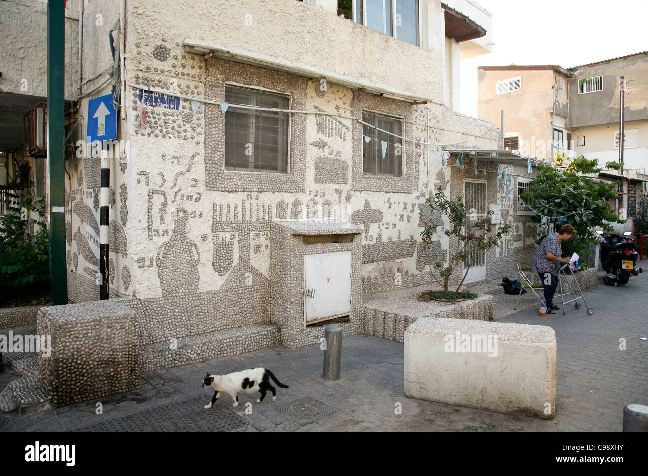 Street scene at Kerem HaTemanim neighbourhood, Tel Aviv, Israel Stock ...