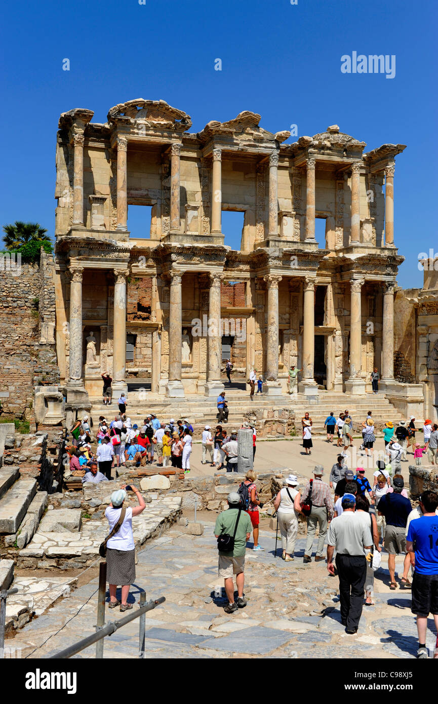 Ancient ephesus turkey tourist group hi-res stock photography and ...