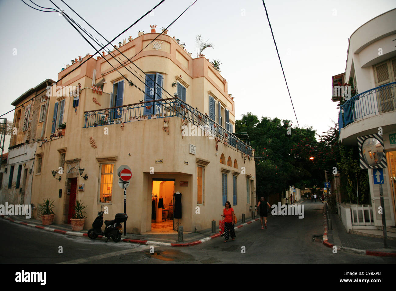 Street scene at the trendy Neve Tzedek neighbourhood, Tel Aviv, Israel ...