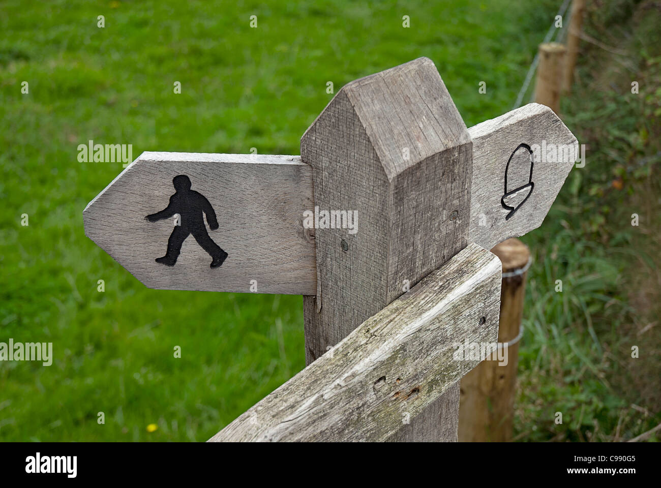 Path signage hi-res stock photography and images - Alamy