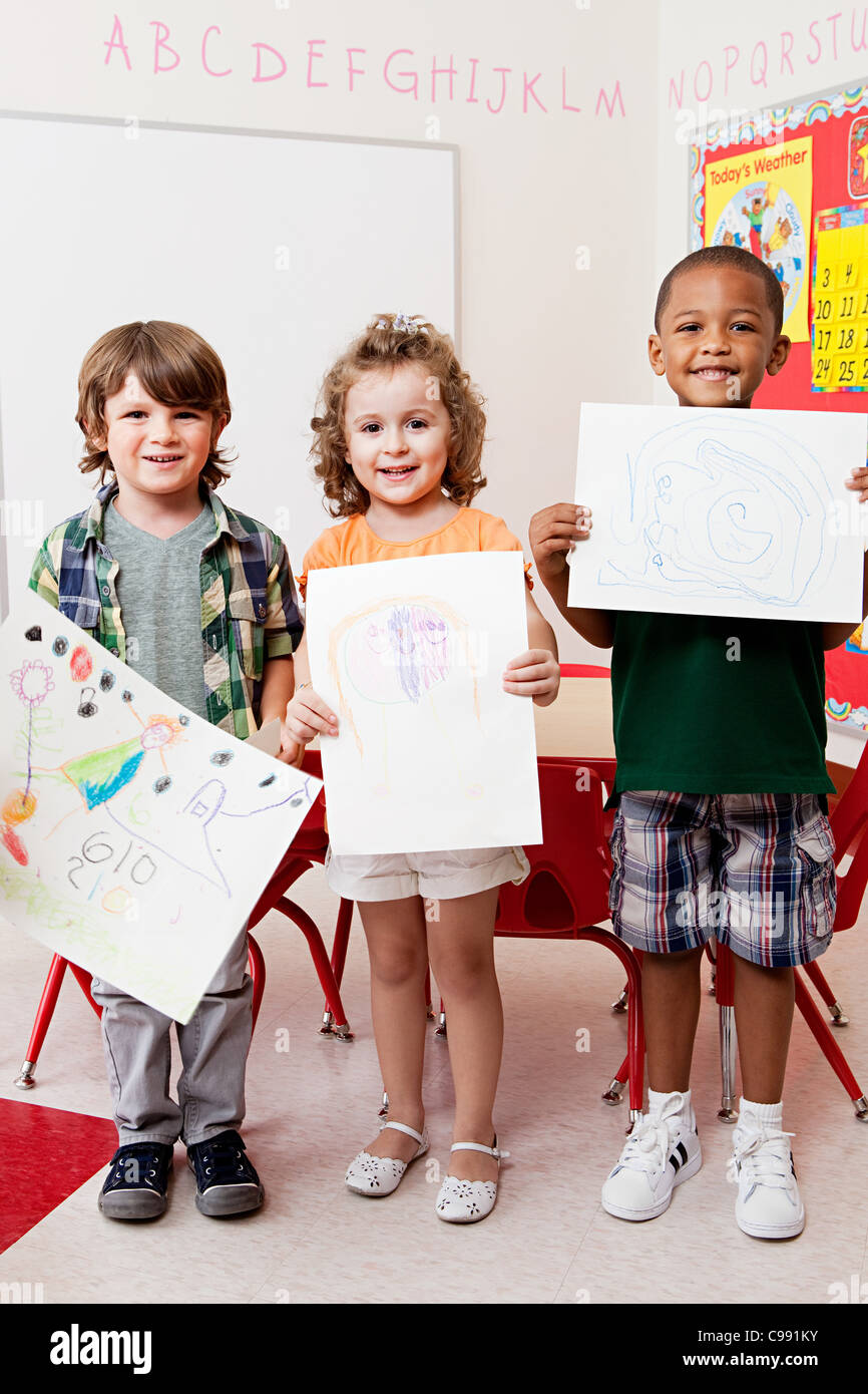 Children holding artwork group hi-res stock photography and images - Alamy