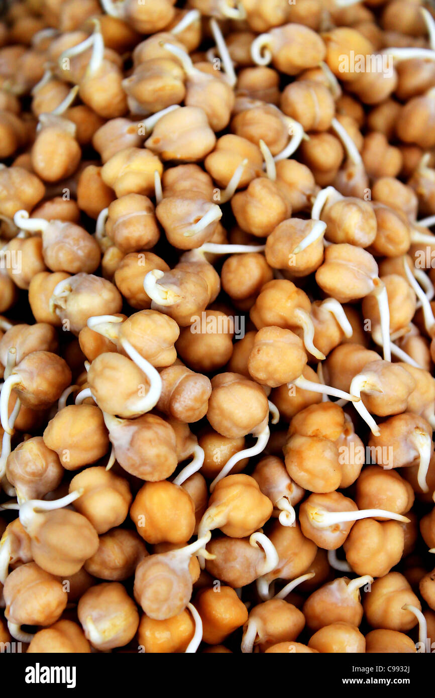 Yellow bean sprouts hi-res stock photography and images - Alamy