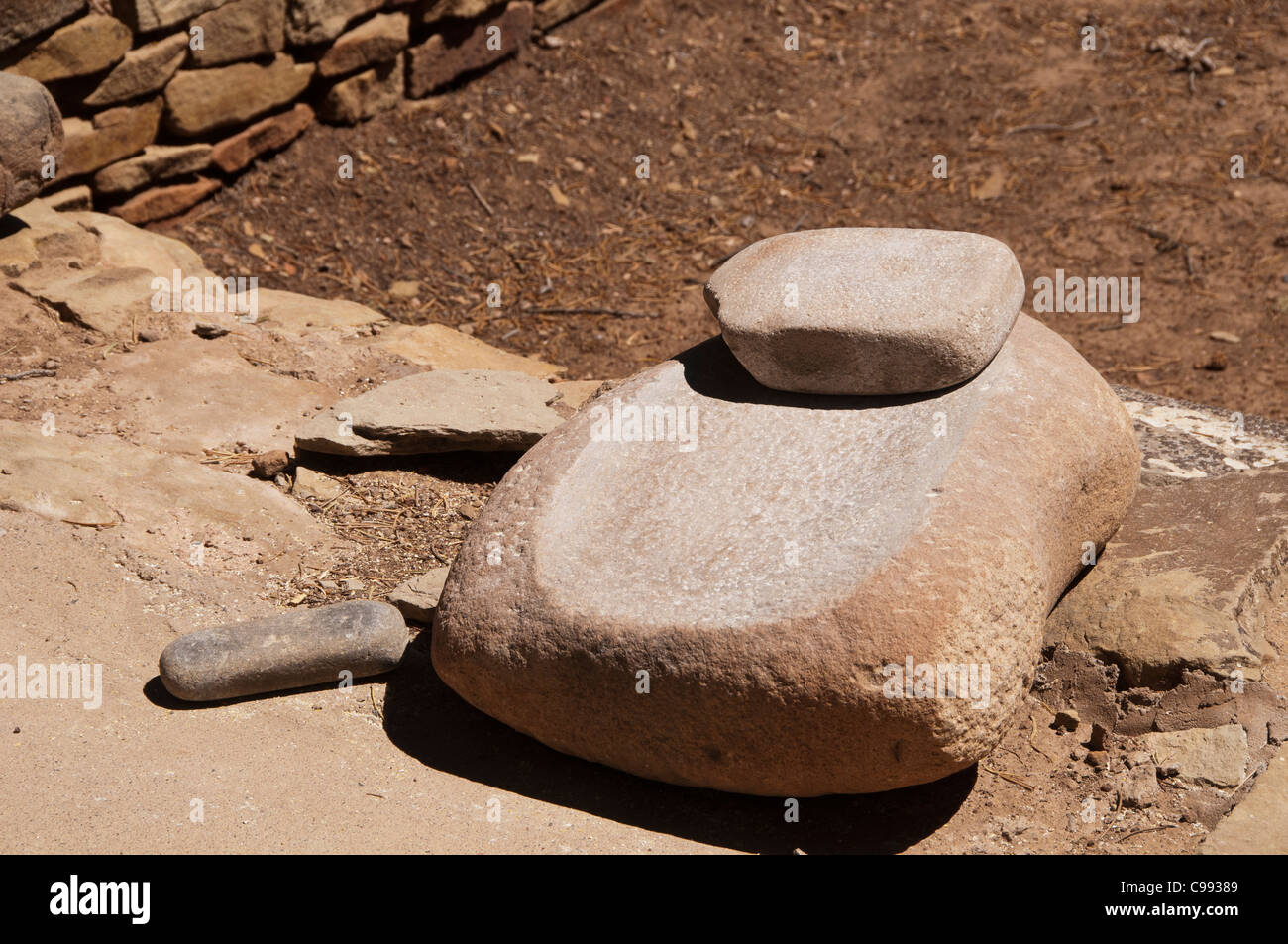 Metate and mano hi-res stock photography and images - Alamy