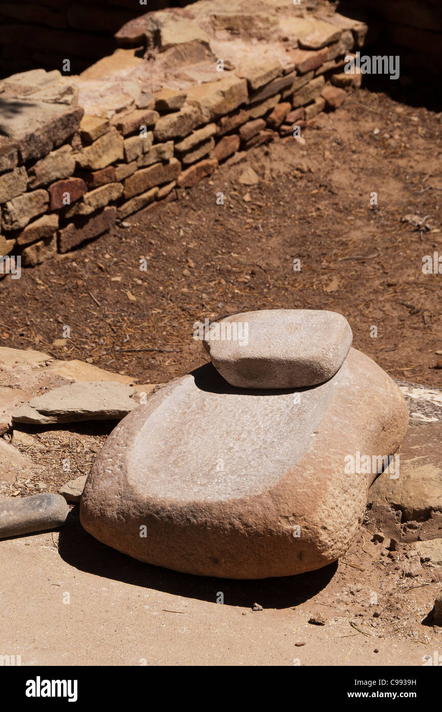 Metate anasazi hi-res stock photography and images - Alamy