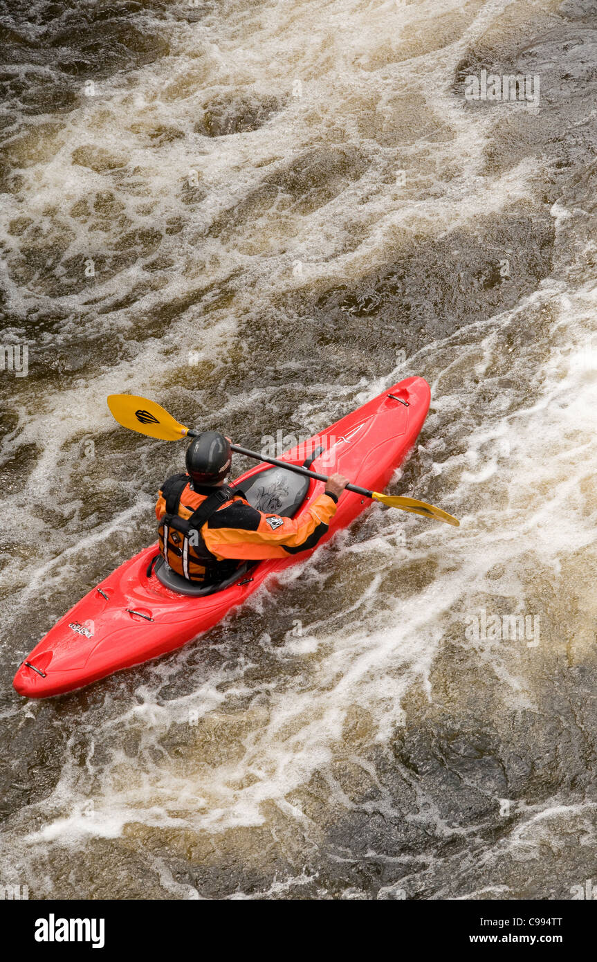 A white water canoeist on the River Dee in Llangollen Stock Photo - Alamy