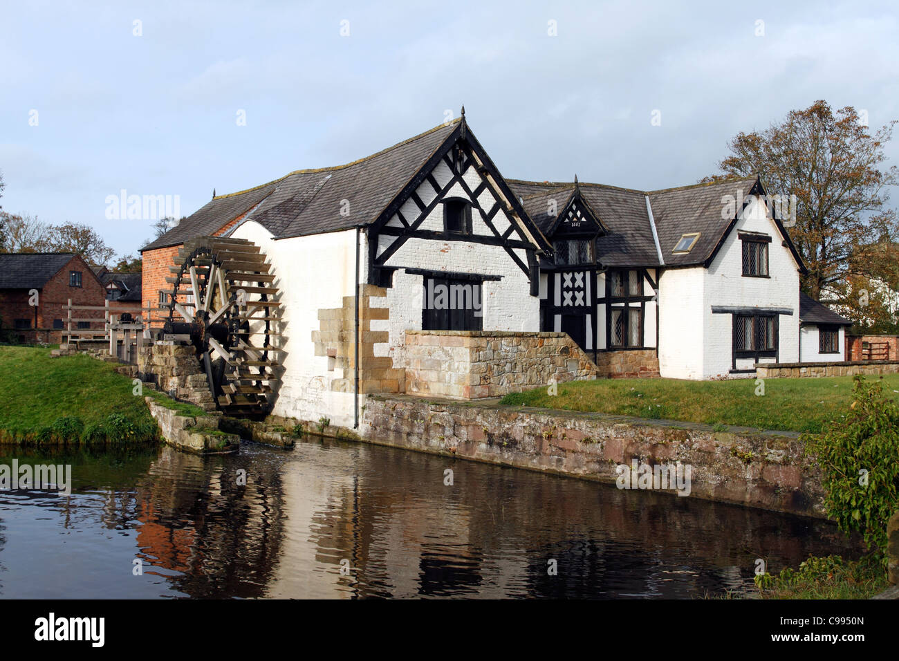Waterwheel on a 17th century tudor building Stock Photo - Alamy