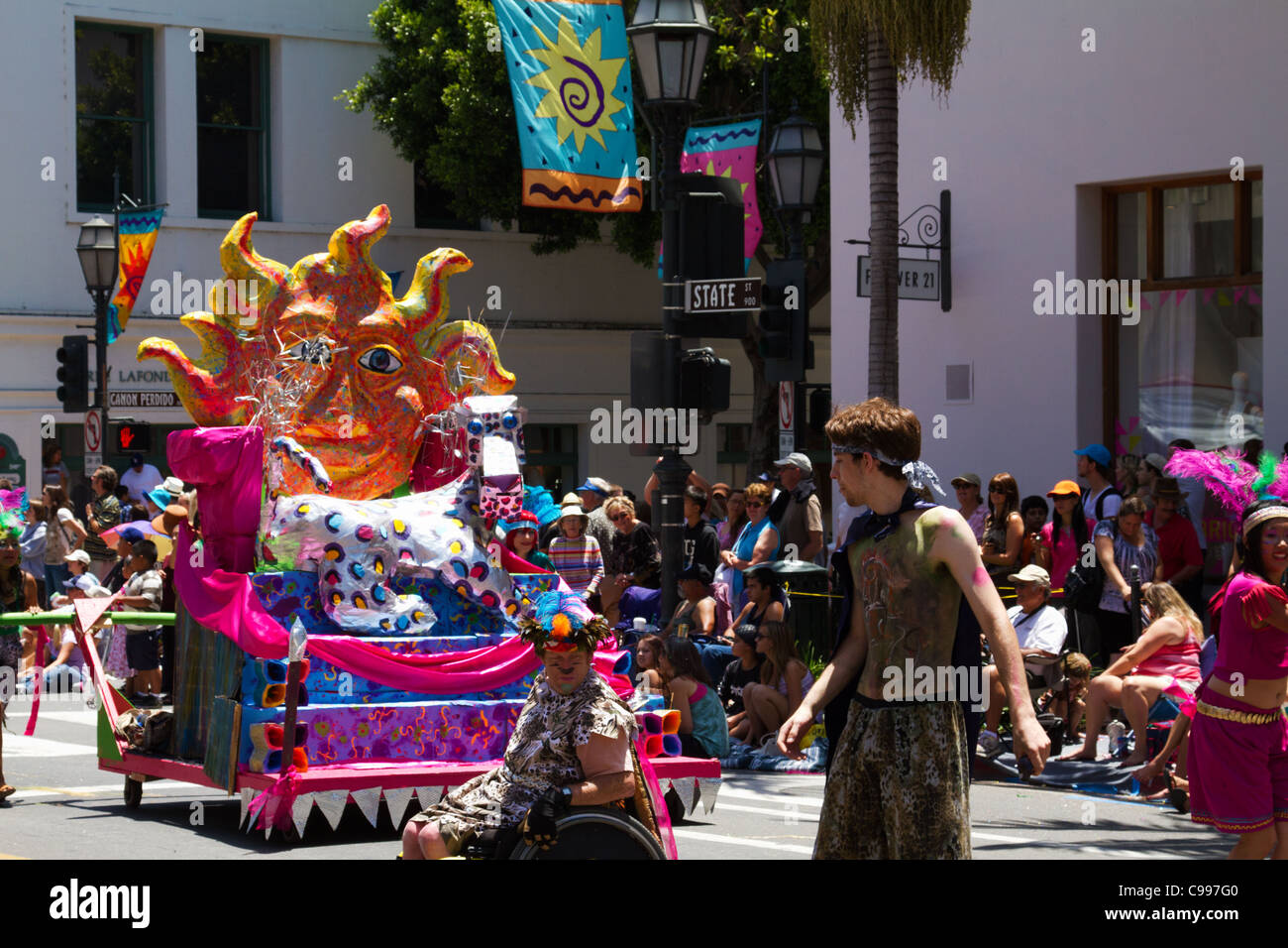 Solstice parade floats hi-res stock photography and images - Alamy
