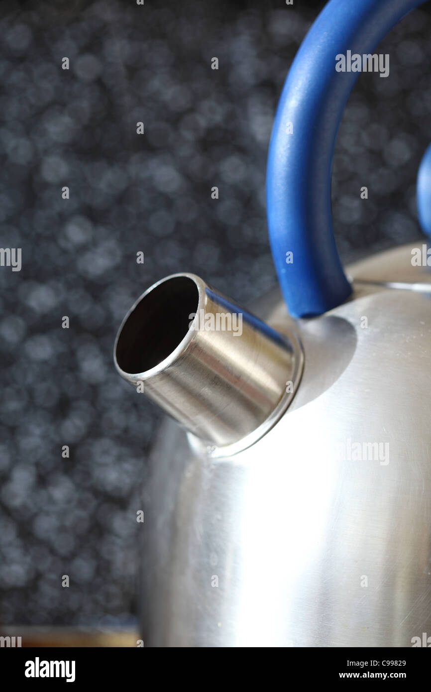 kettle and gas cooker on modern kitchen Stock Photo - Alamy